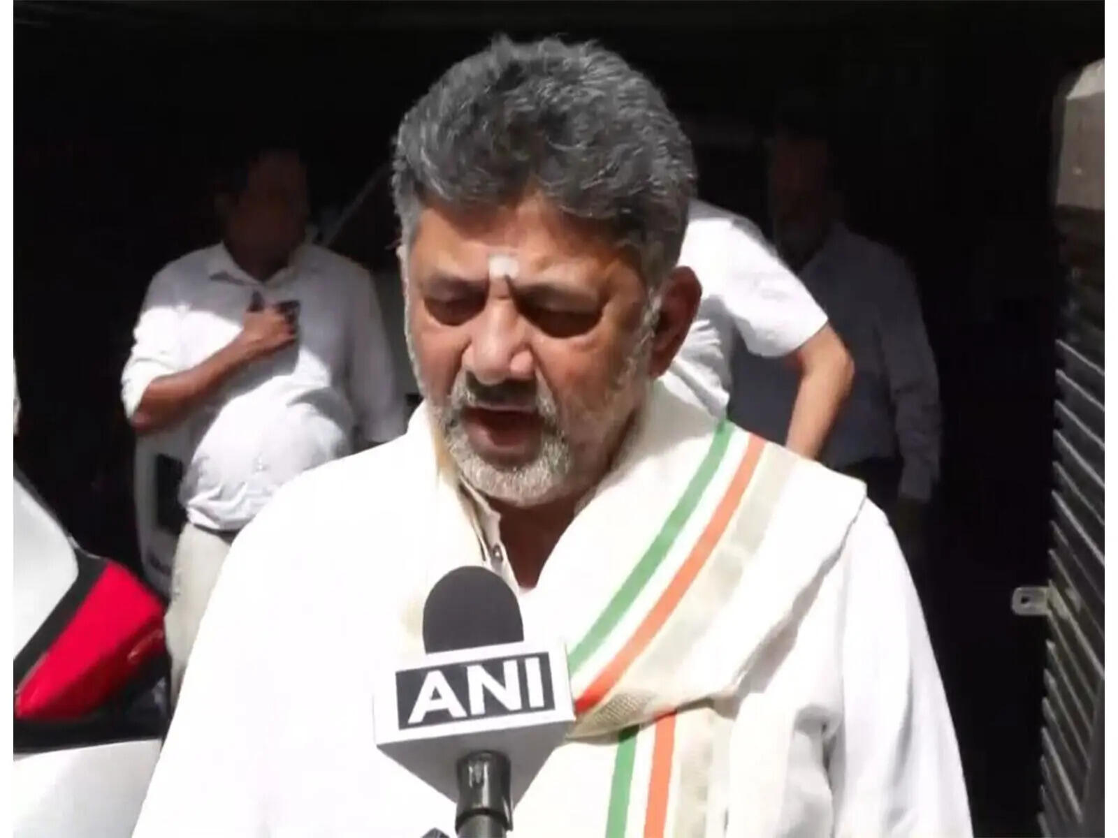 Karnataka governor invites DK Shivakumar to form government; check ...
