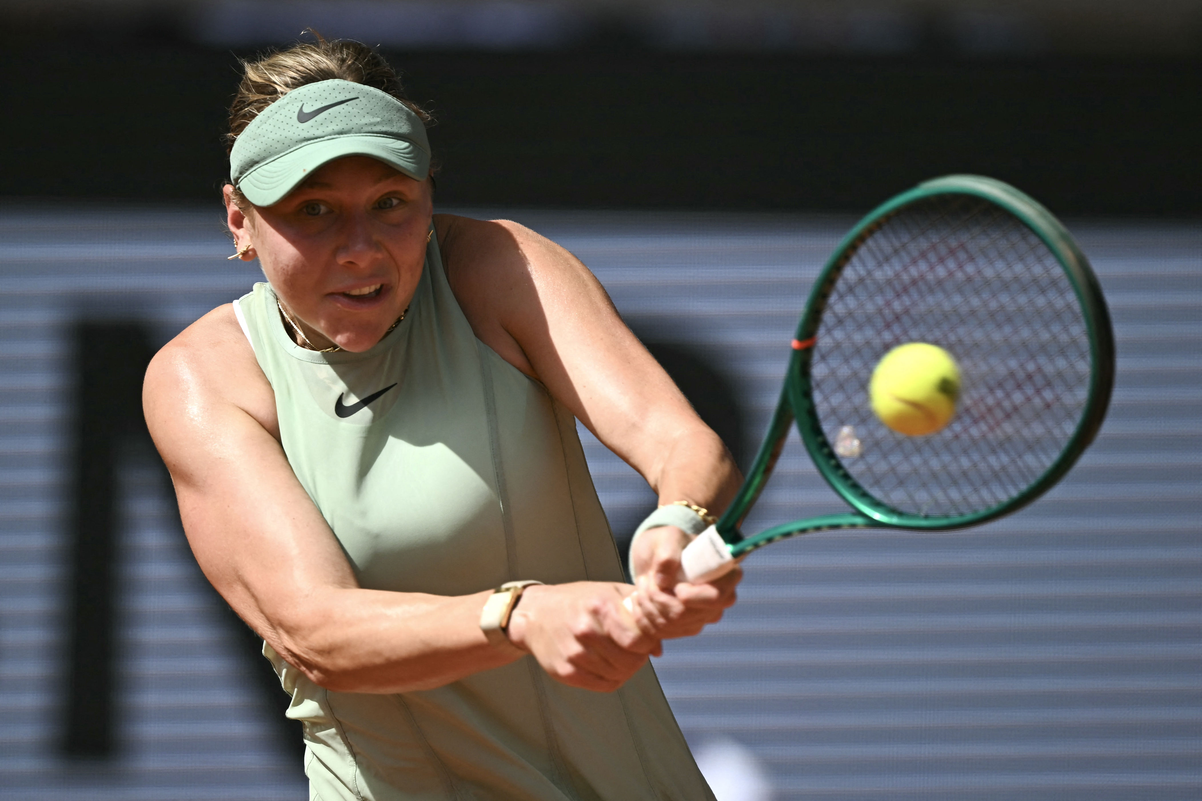 Amanda Anisimova suffers third-round upset vs. Diane Parry in French Open