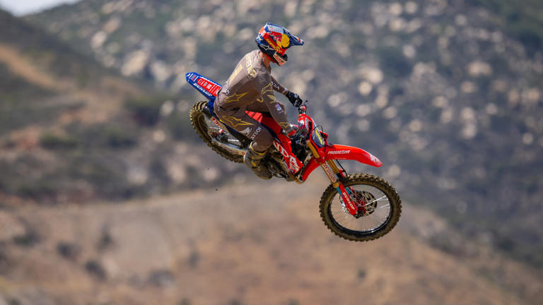 Jett Lawrence wins Thunder Valley 450 Moto 1 ahead of Lucas Coenen