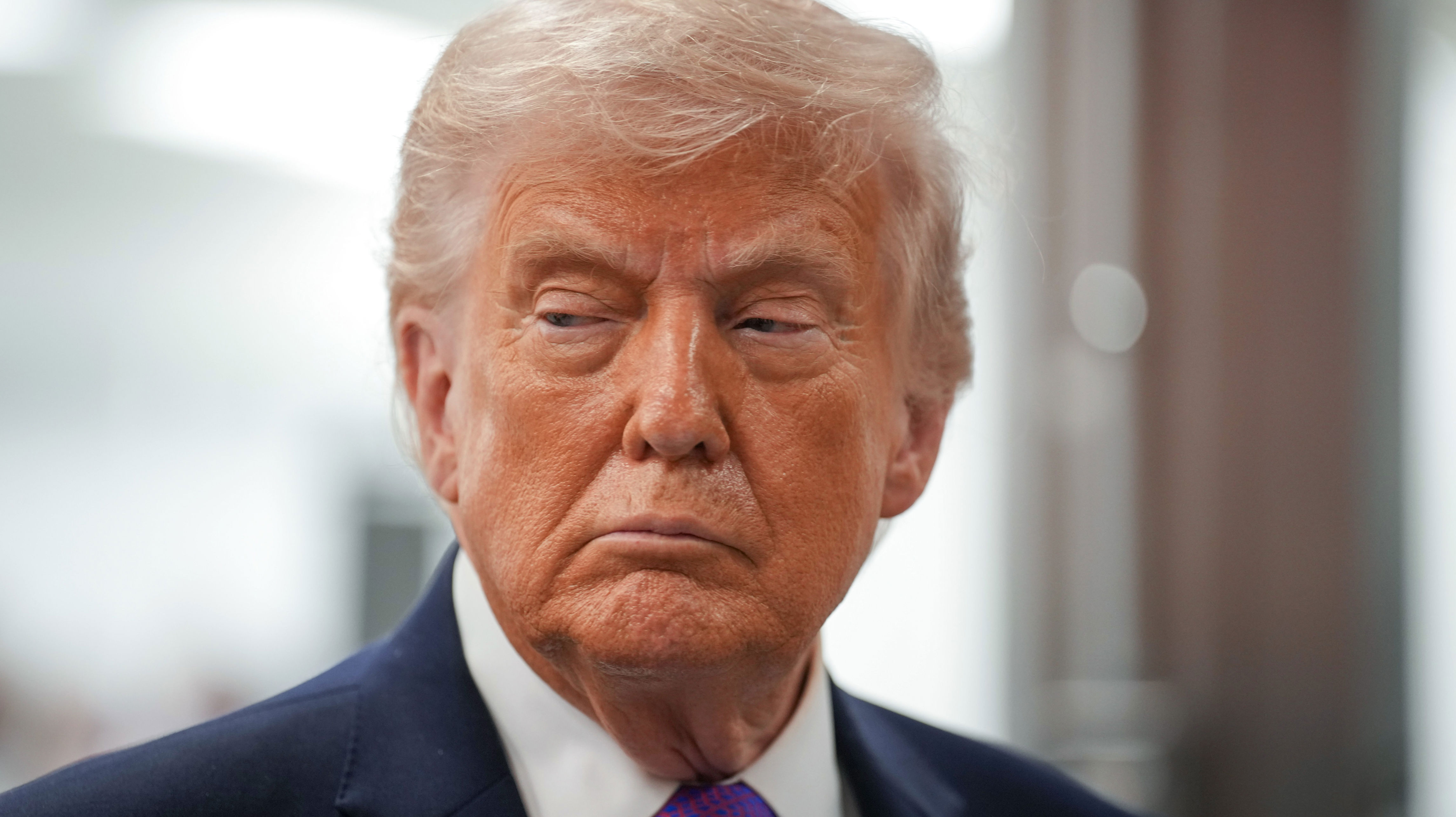 Donald Trump threatens to replace "third rate artists" with his own speech
