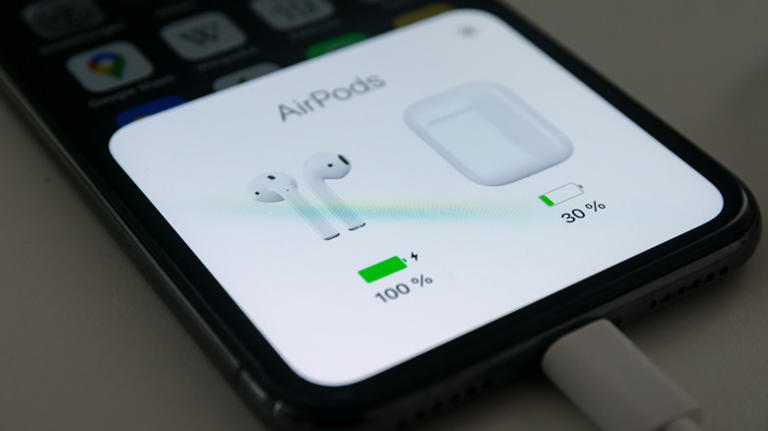 How to check your Bluetooth headphones' battery on iPhone (AirPods or not)