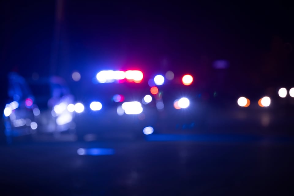 Tiroteo deja un agente muerto y desata intensa búsqueda del sospechoso ...