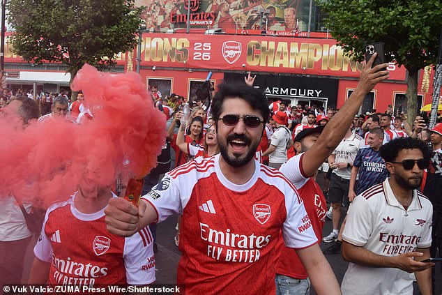 Riots break out in Paris within minutes of Champions League final ...