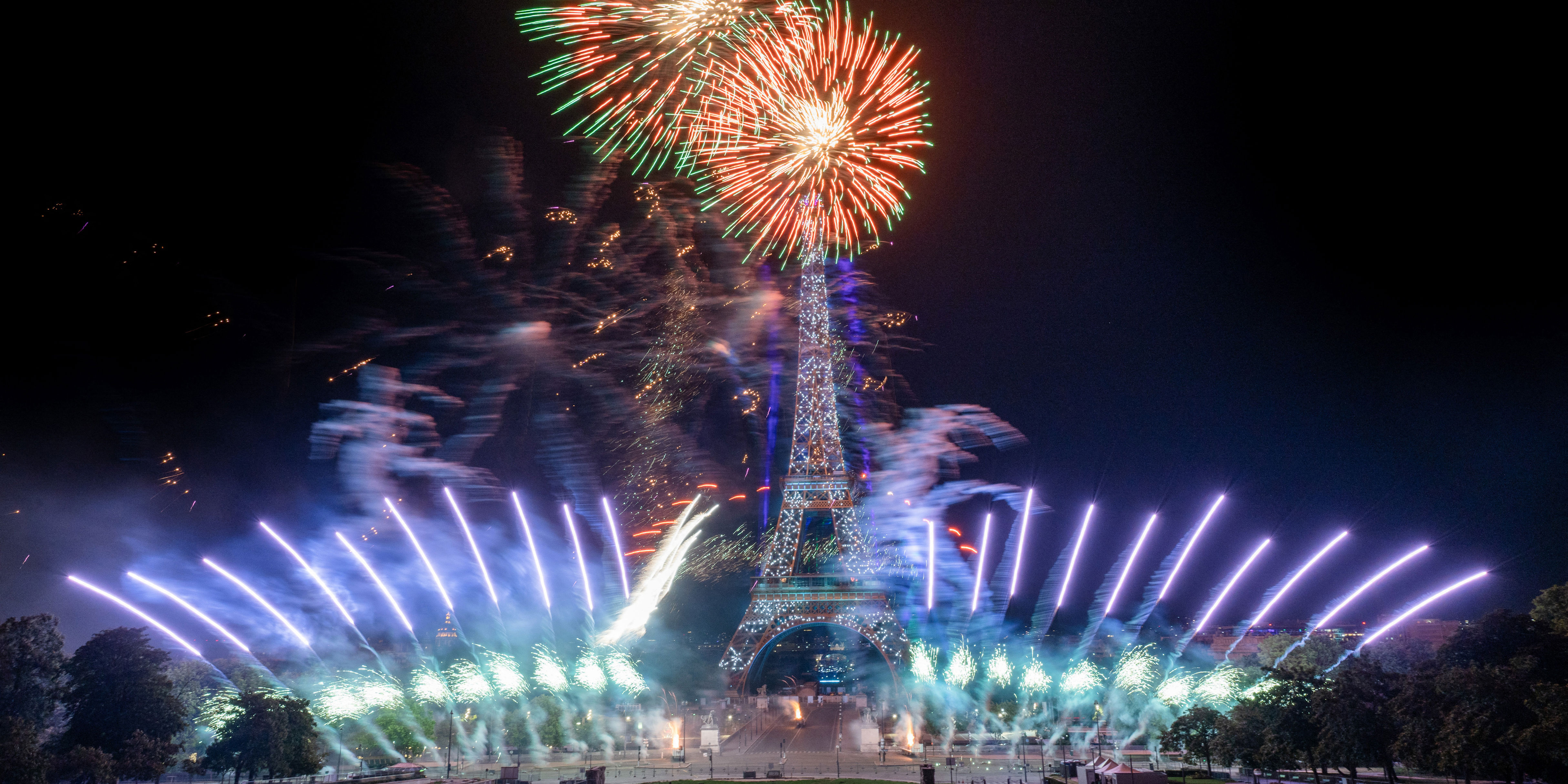 Paris : le feu d'artifice du 14 juillet avancé au 13, en hommage aux ...