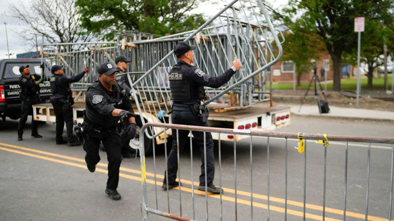 Tensions rise outside New Jersey ICE facility as ICE supporters and ...