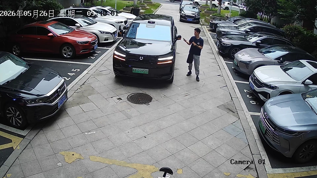 Watch this self-parking car nail a tight spot in Anhui!