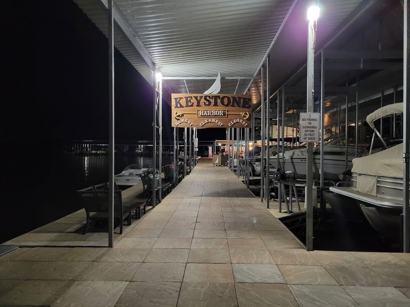 This harbor spot in Oklahoma feels like a laid-back lakeside hangout ...