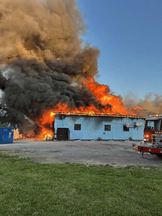 Heavy smoke leads crews to fire at Akron market