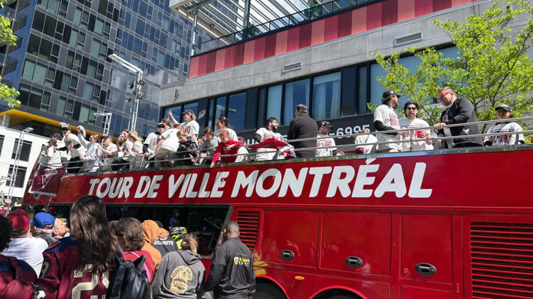 La Victoire et des milliers de partisans célèbrent la coupe Walter à ...