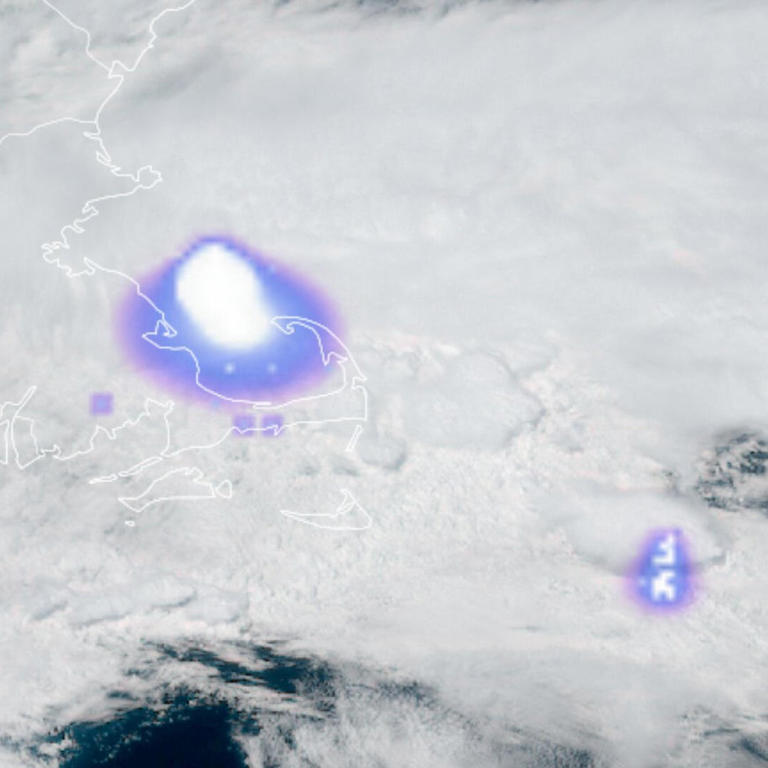 Meteor explodes off coast of Massachusetts, causing loud boom