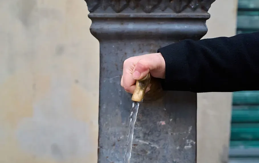 Italy's top court backs hotels' right to refuse tap water