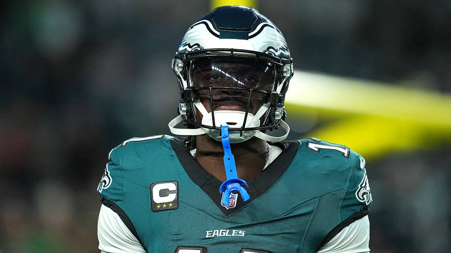 These realistic Chiefs trades would vault Kansas City past the rival ...
