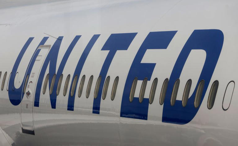 United Airlines flight from Chicago diverted after security concern ...