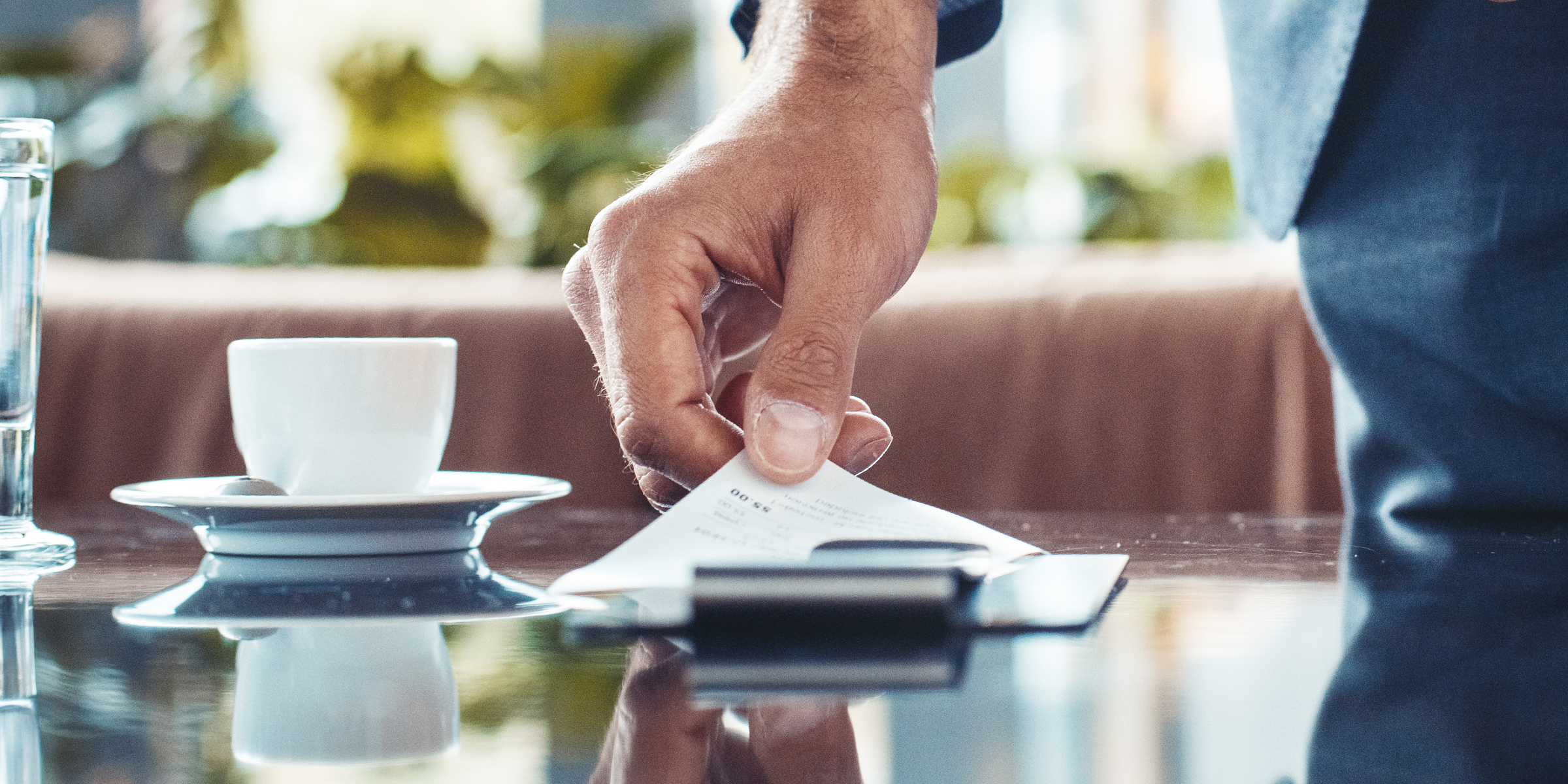 My date refused to let me pay — I later understood why I shouldn’t have ...