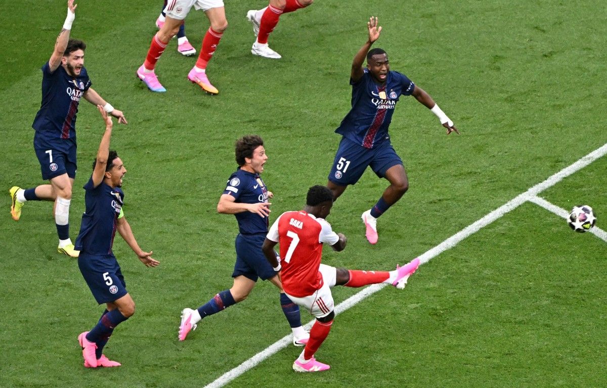PSG-Arsenal : Pourquoi la main de Saka n’a pas été sanctionnée d’un ...