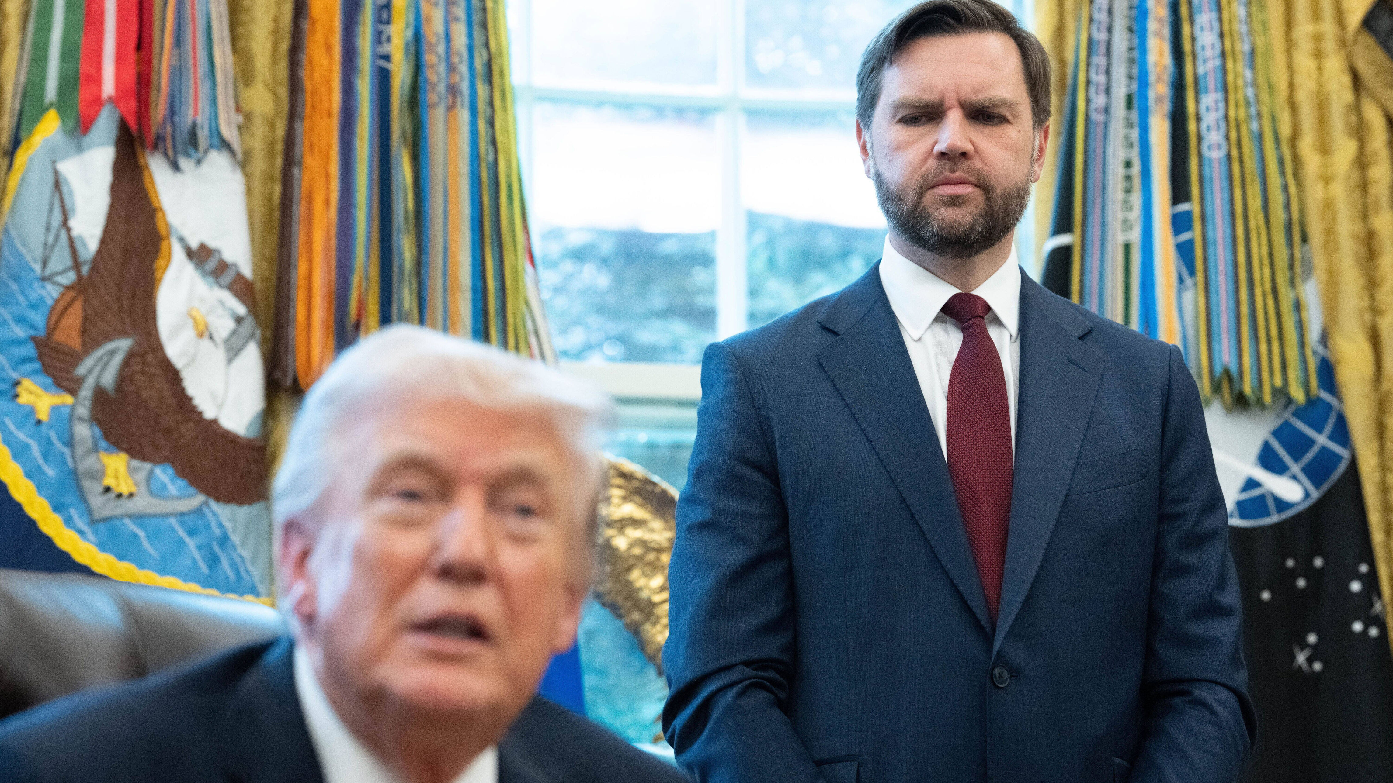 Niepewna przyszłość JD Vance’a. Donald Trump podważa jego lojalność i ...