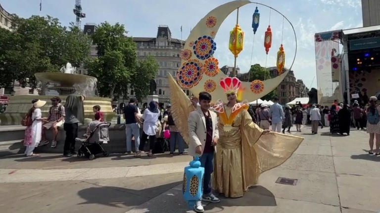 Hundreds celebrate Eid at Trafalgar Square