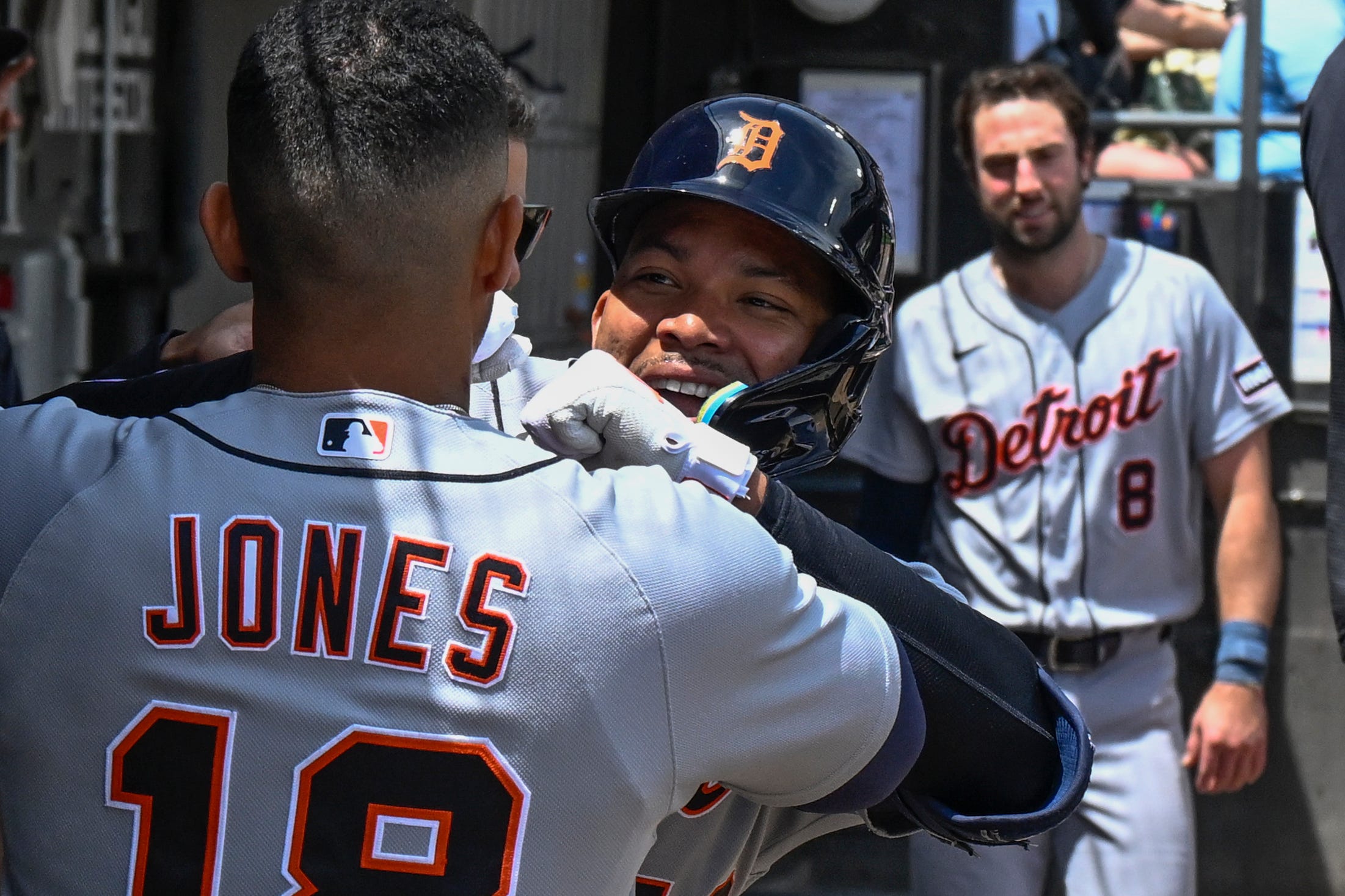 Tigers fall apart in clutch moments in loss to Chicago White Sox