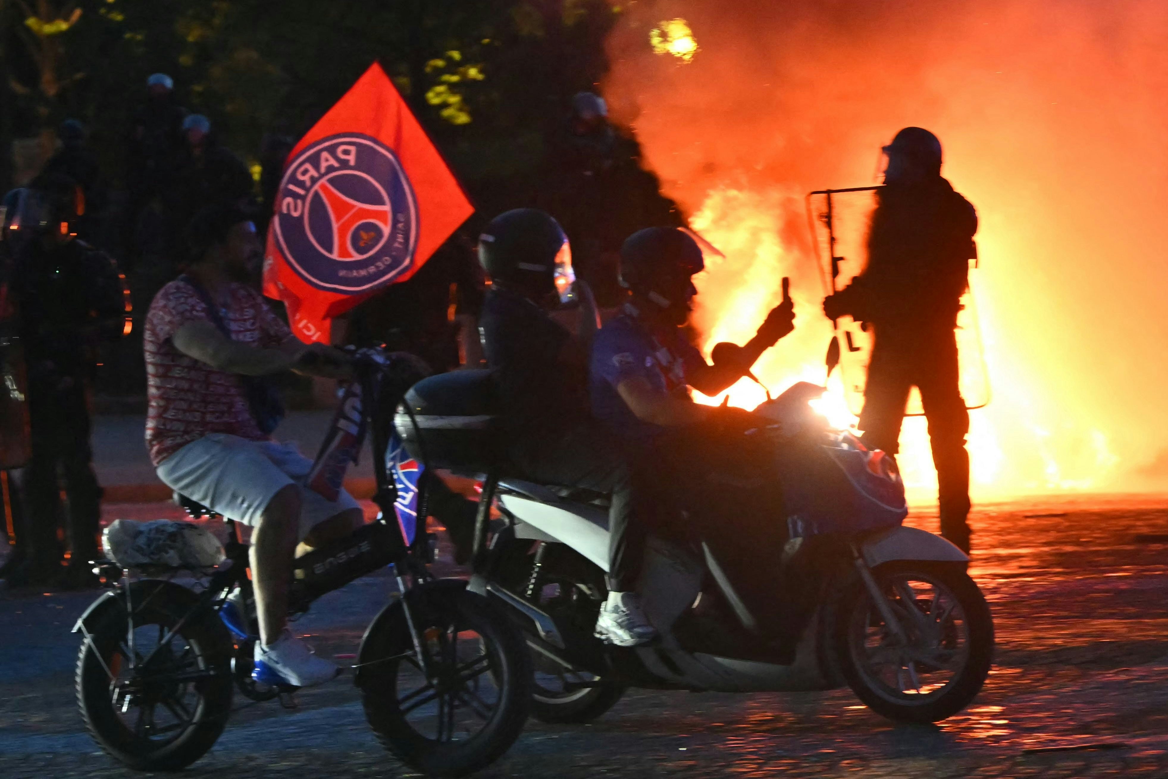 Eskalation nach Paris-Sieg: Polizei im Dauereinsatz gegen Randalierer