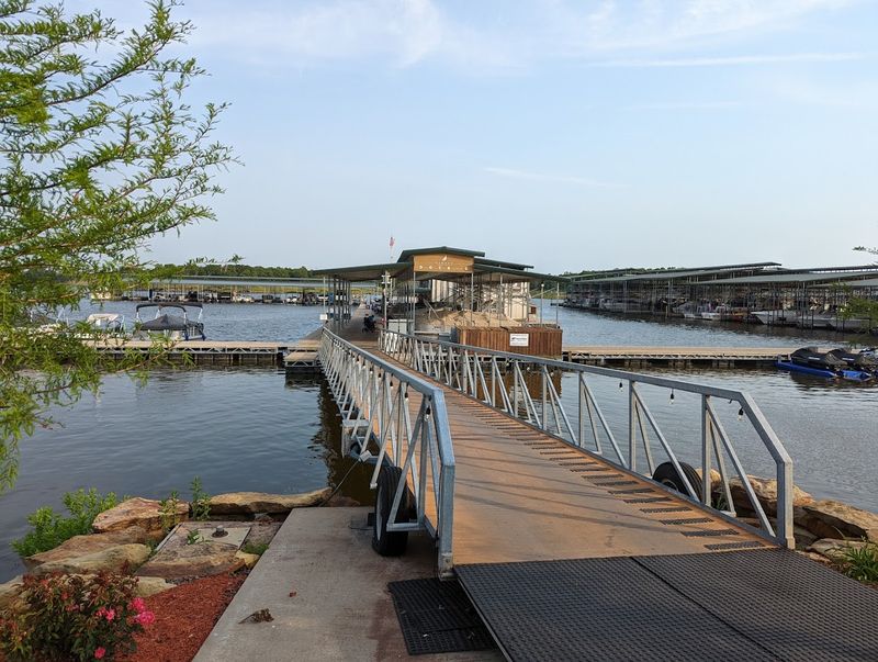 This harbor spot in Oklahoma feels like a laid-back lakeside hangout ...