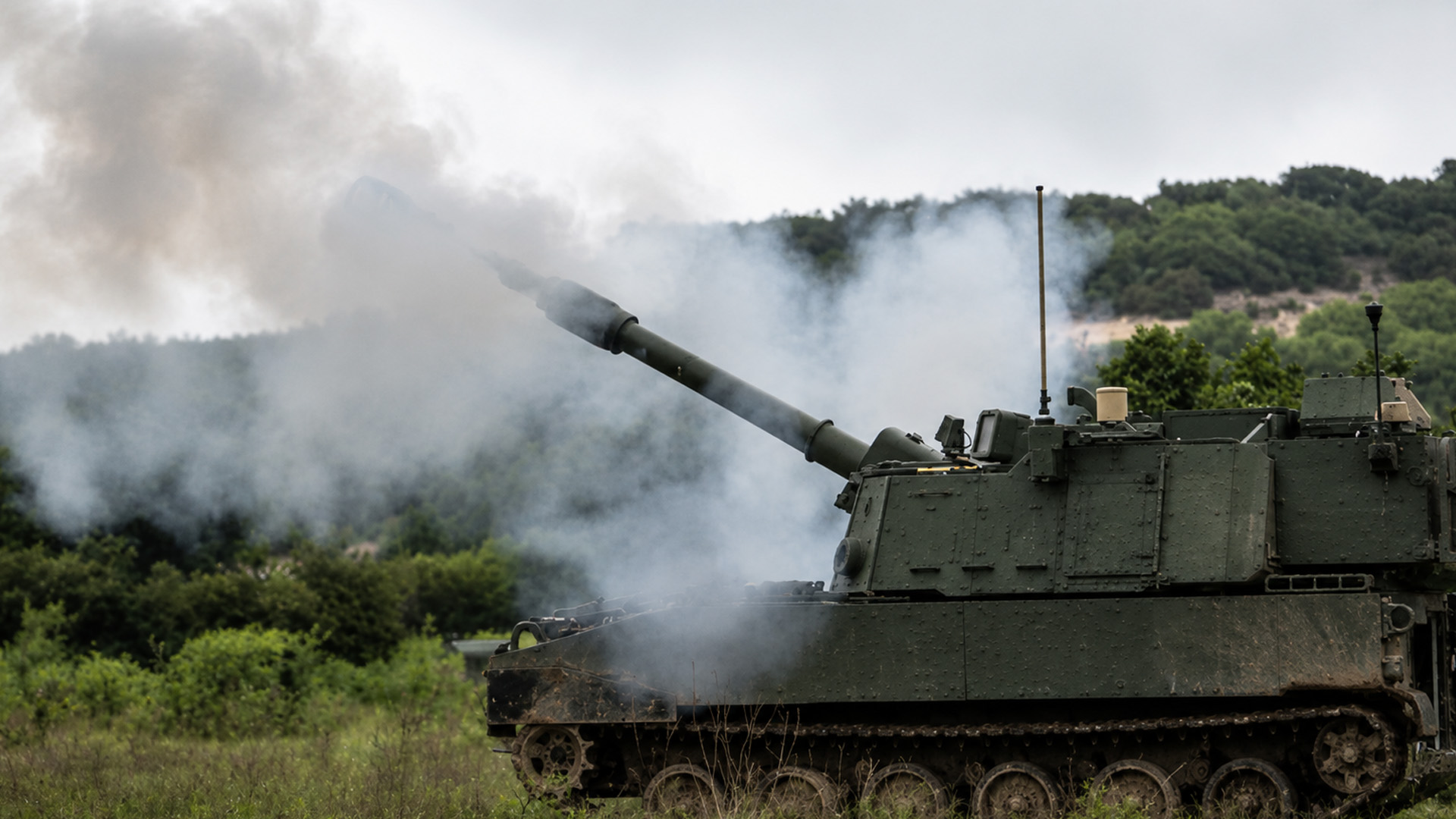 Watch US soldiers use heavy artillery in action
