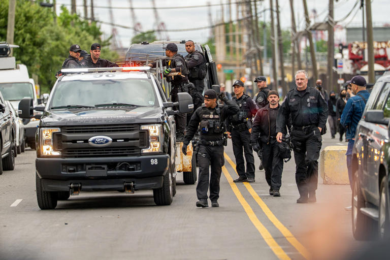 Dueling protests draw heavy police presence outside New Jersey ICE ...