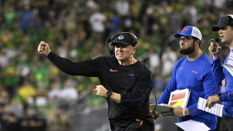Oregon football schedule poses two early playoff threats