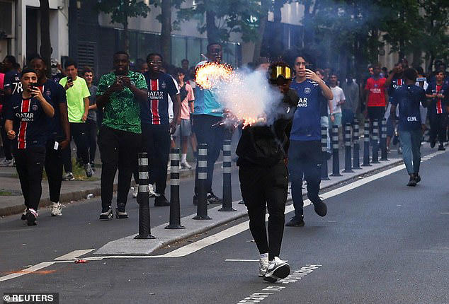 Riots break out in Paris within minutes of Champions League final ...