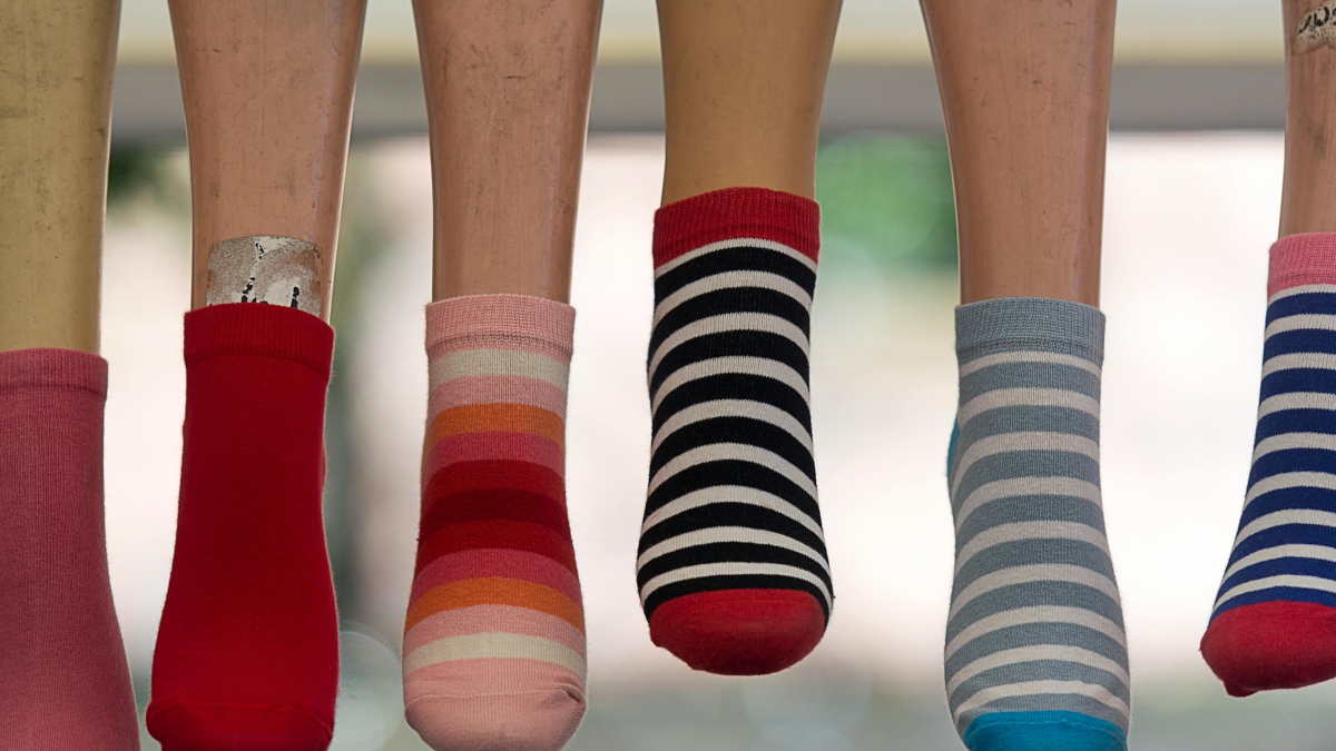 Smart thrifting: 6 essential wardrobe pieces a personal stylist begs ...