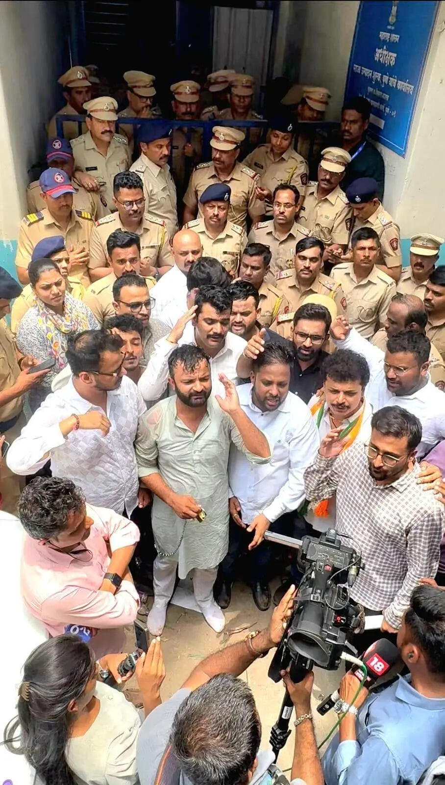 Youth Congress members stage agitation, lock excise office over Pune ...