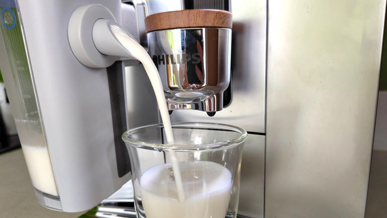 Philips Café Aromis 8000 series review: a premium espresso machine with ...