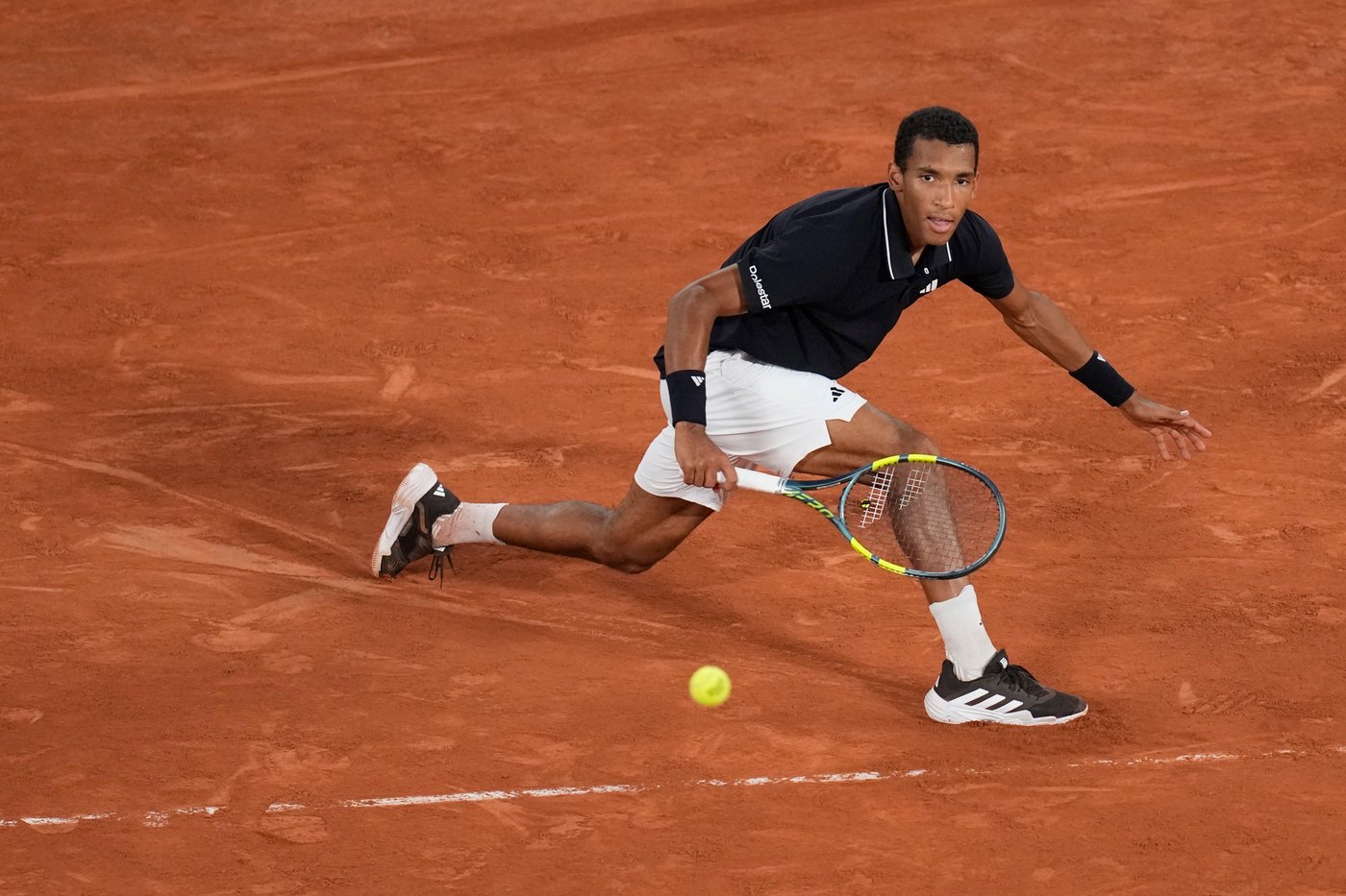 Canada's Auger-Aliassime advances, Mboko ousted at French Open