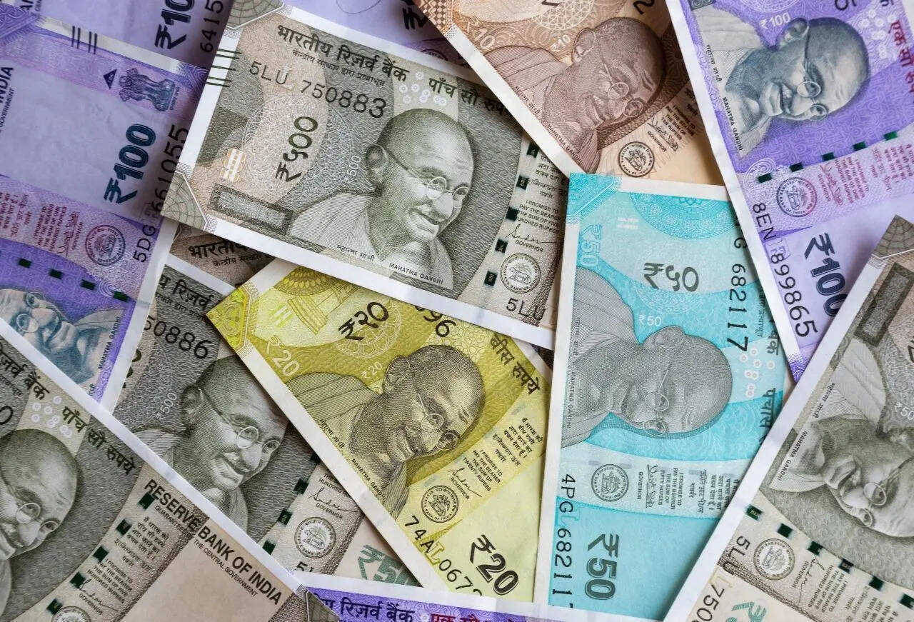 13 bookies held in IPL betting racket raid at Panvel farmhouse