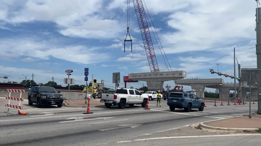 Southbound lanes of I-35 reopened at William Cannon Drive after ...