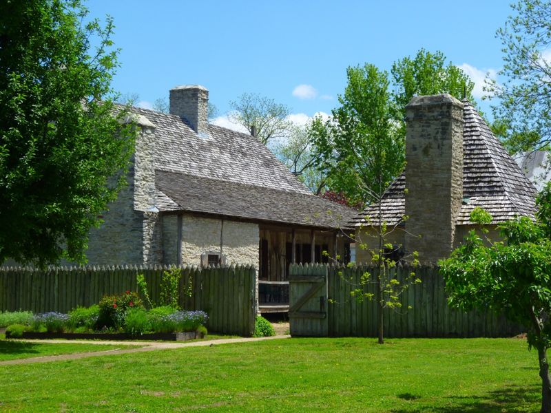 These charming Missouri towns feel like you’ve walked straight into a ...