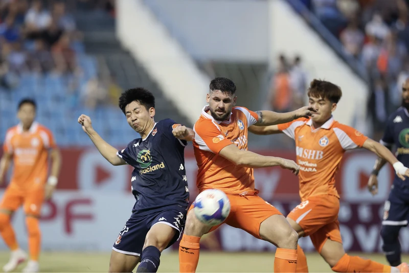 SHB Đà Nẵng ngược dòng, rủi ro cho Becamex Thành phố Hồ Chí Minh?