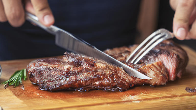 What's the typical lifespan of a good set of steak knives?