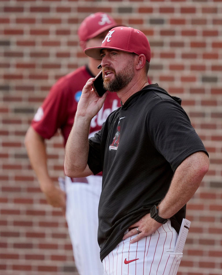 Rob Vaughn calls out Alabama baseball crowd before NCAA region championship