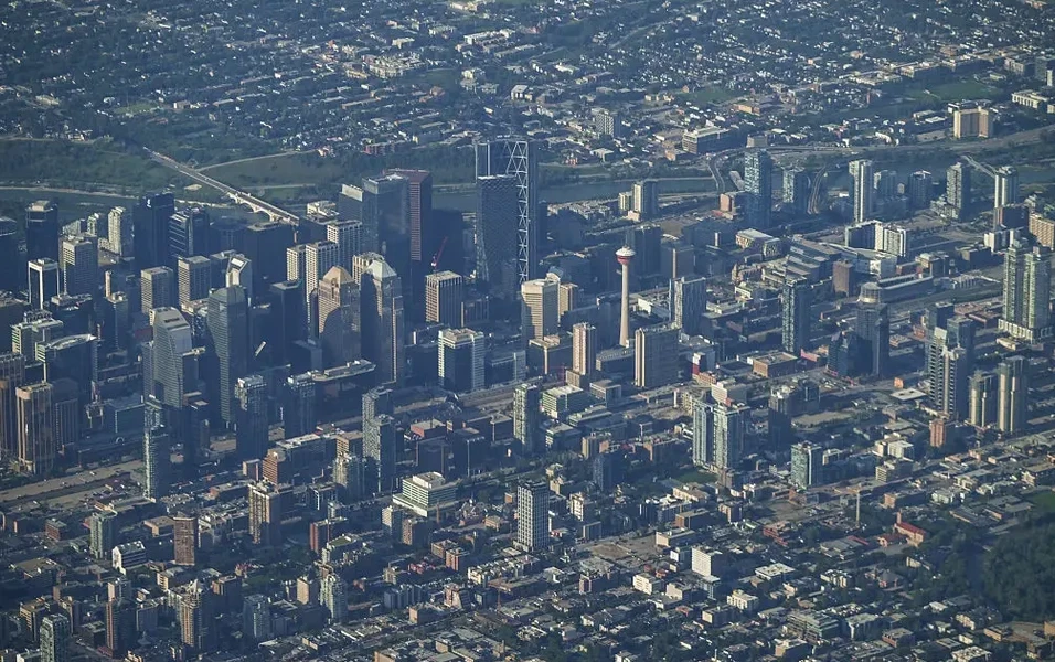 Calgary high-rise penthouse fire injures two, disrupts downtown