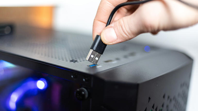 Blue or teal: Which USB port is faster?