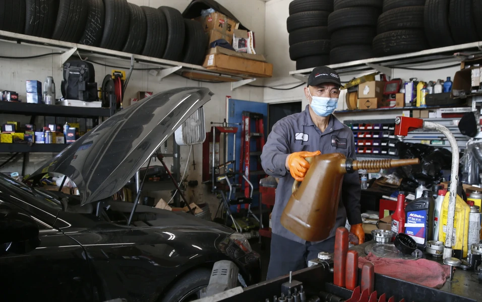 Mechanics link delayed oil changes to costly turbo failures