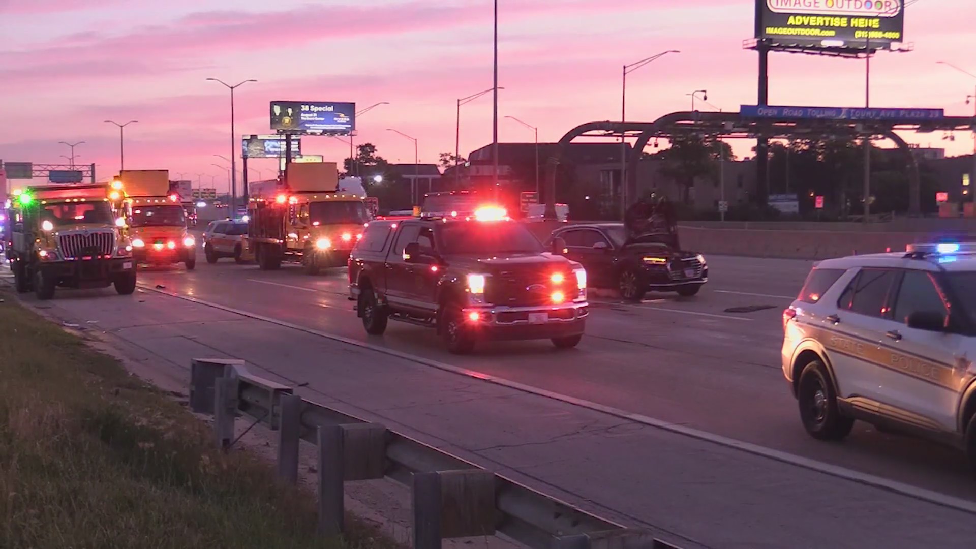 Illinois tollway worker killed, 2 others injured after vehicle hits ...