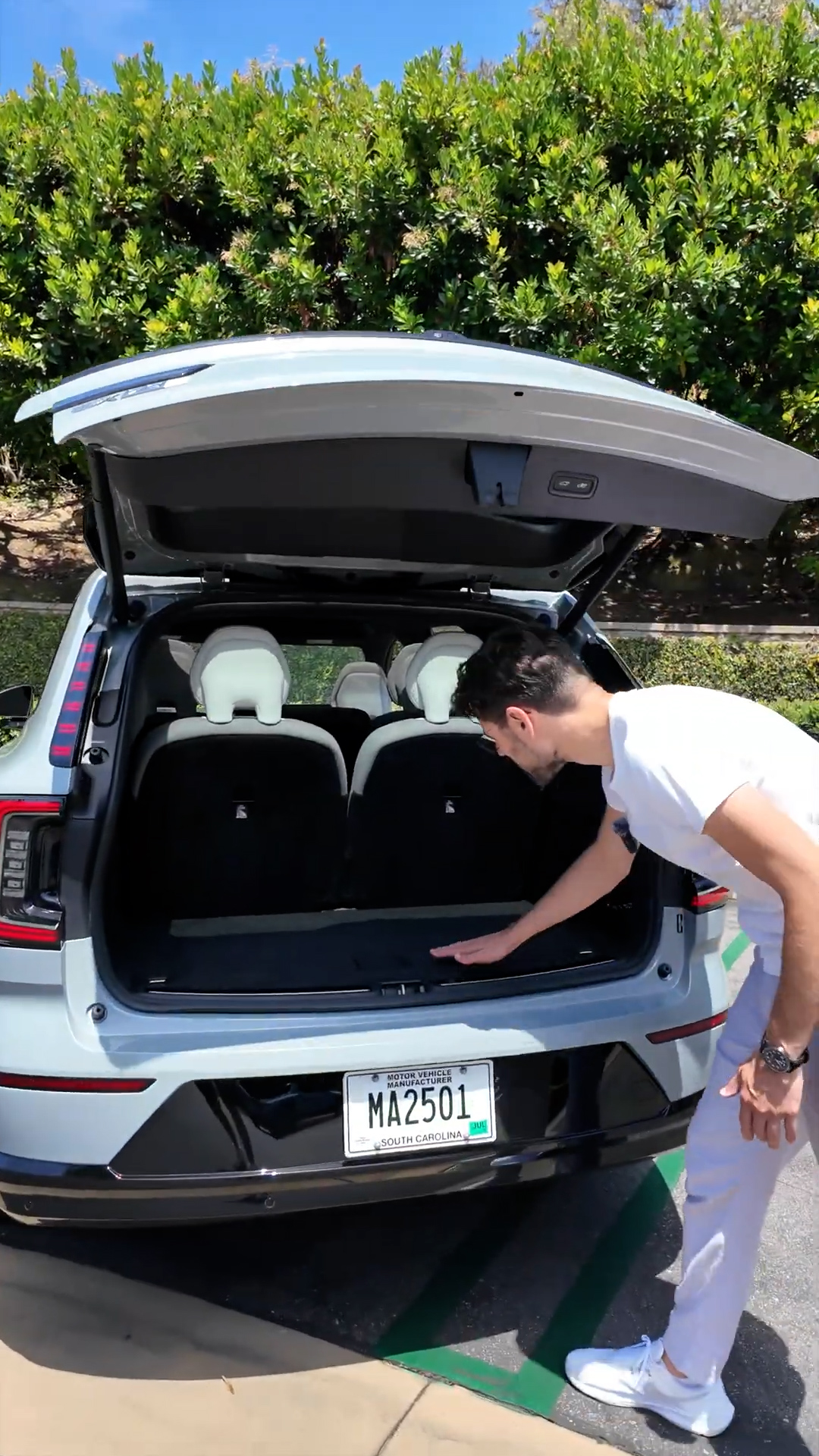 What makes the Volvo EX90 trunk interesting?