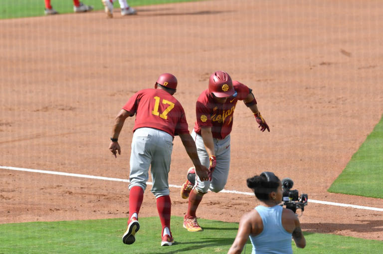 USC baseball rides early offensive barrage to victory in NCAA ...