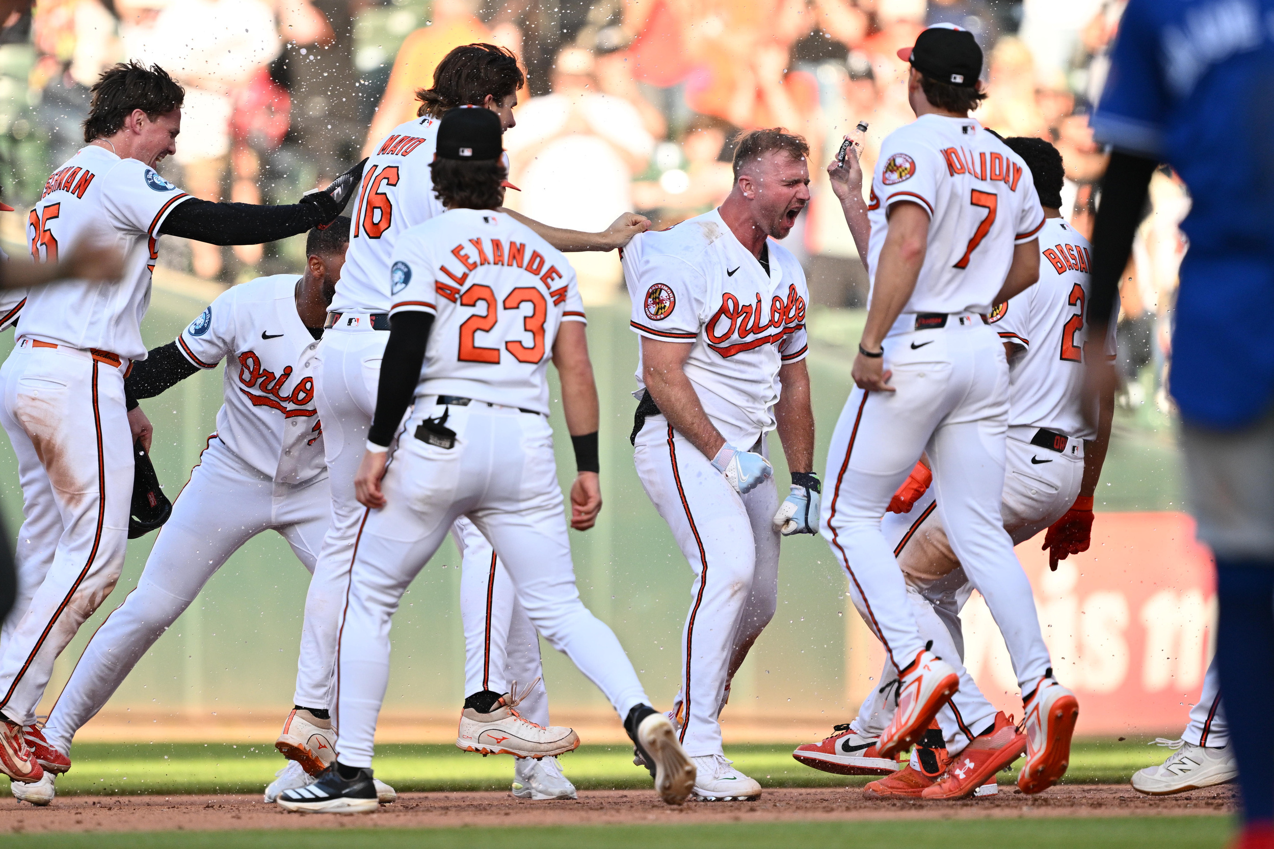 Orioles snap a brutal 368-game streak in the most thrilling way