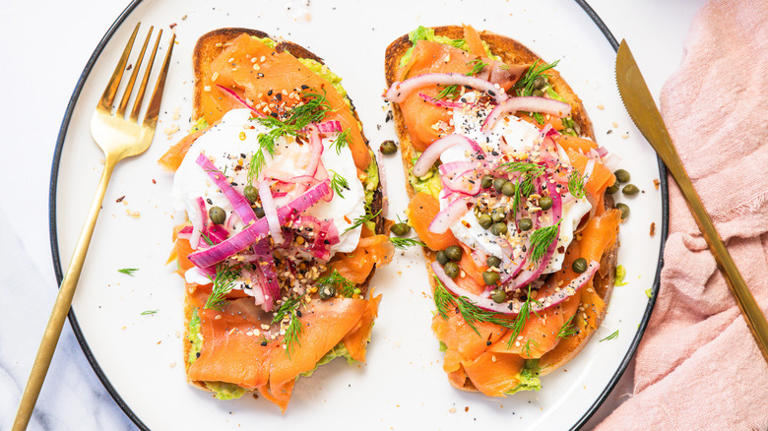 Smoked salmon breakfast toast recipe