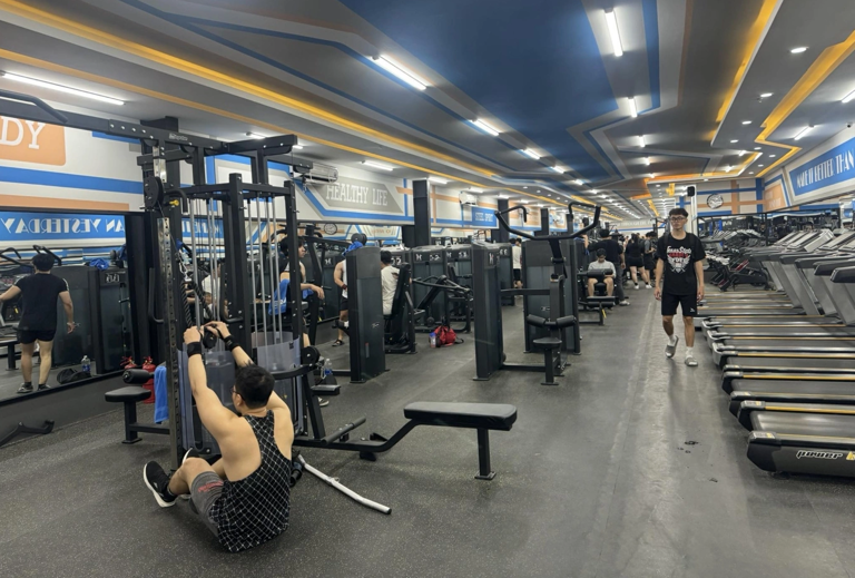 Vietnamese turn to late-night sports as workdays grow busier