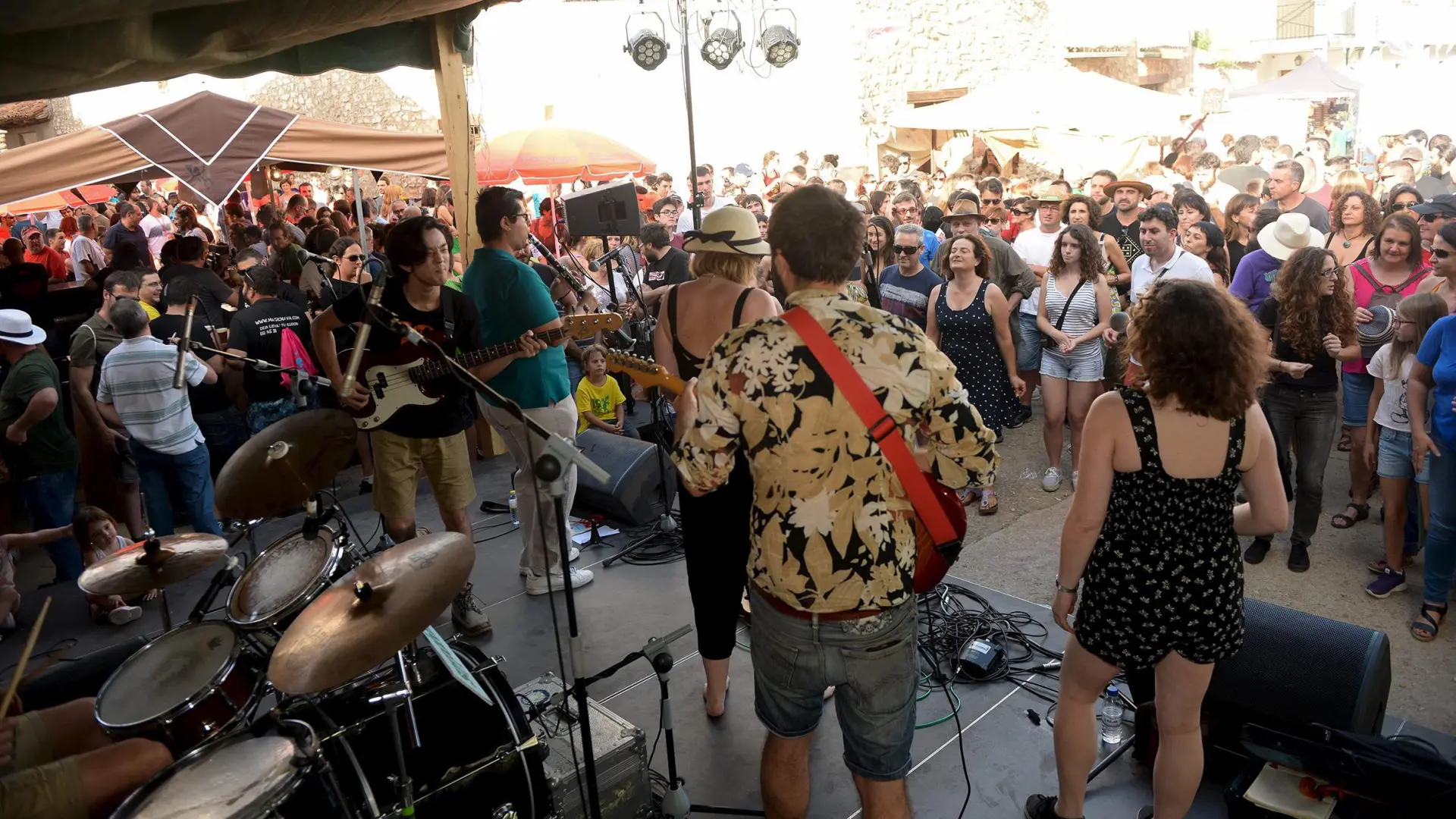 El festival gratis de un pueblo de Teruel para celebrar la llegada del ...