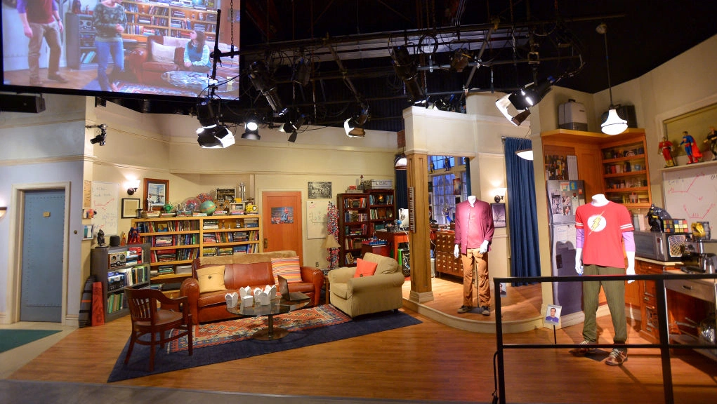 15 TV shows that reused iconic sets and props