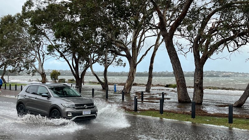 ‘Prepare for extended outages’: More than 30,000 homes without power as ...